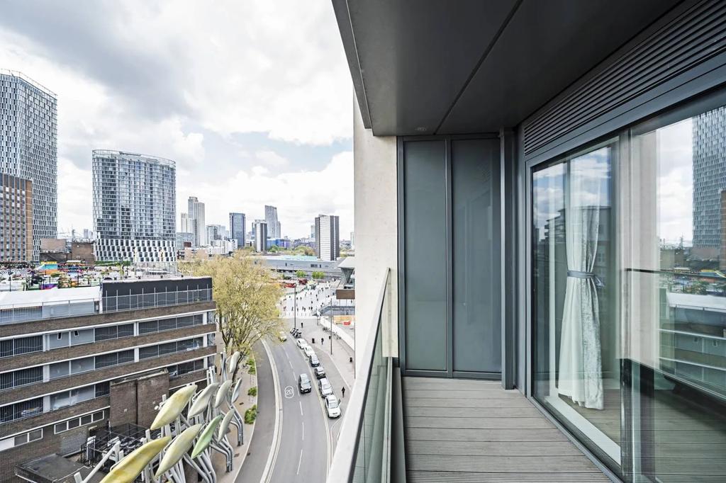 Legacy Tower, 88 Great Eastern Road... 1 bed flat - £1,499 pcm (£346 pw)