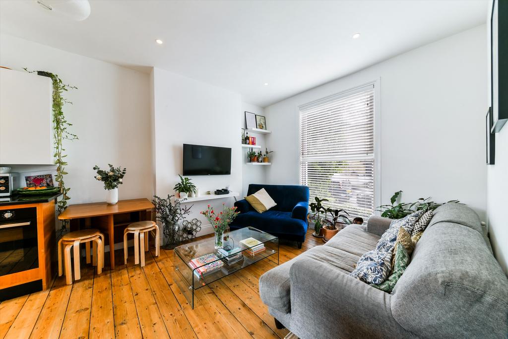 Ridley Road, London, E8 3 bed flat - £2,600 pcm (£600 pw)