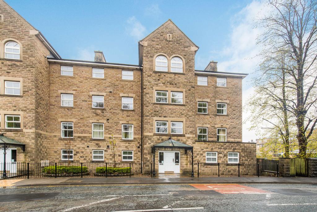 Flat 21, Park Court, Harrogate, HG1 5AD 2 bed apartment - £240,000