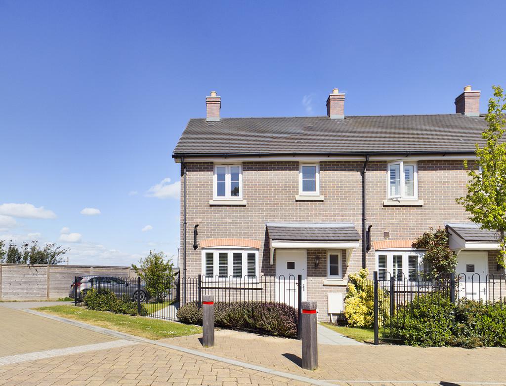 Ringley Road, Horsham 3 bed end of terrace house - £1,450 pcm (£335 pw)