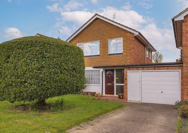 Stainer Road, Tonbridge, TN10 4DT 3 bed link detached house - £475,000