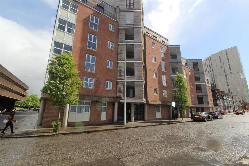 Meridian Point, Coventry City Centre, CV1 2 bed apartment - £155,000