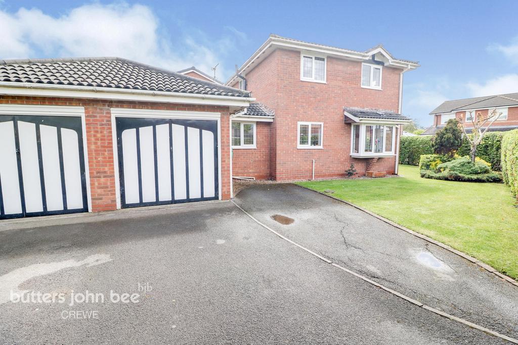 Mills Way, Crewe 4 bed detached house - £270,000