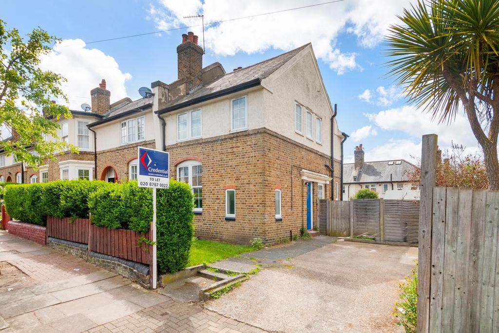 Lessingham Avenue, Tooting Bec 3 bed terraced house - £2,650 pcm (£612 pw)
