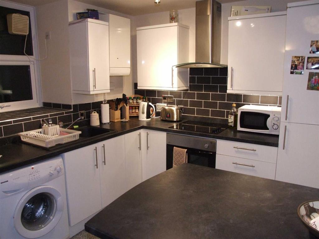 Whitbarrow Road, Lymm 2 bed duplex - £875 pcm (£202 pw)