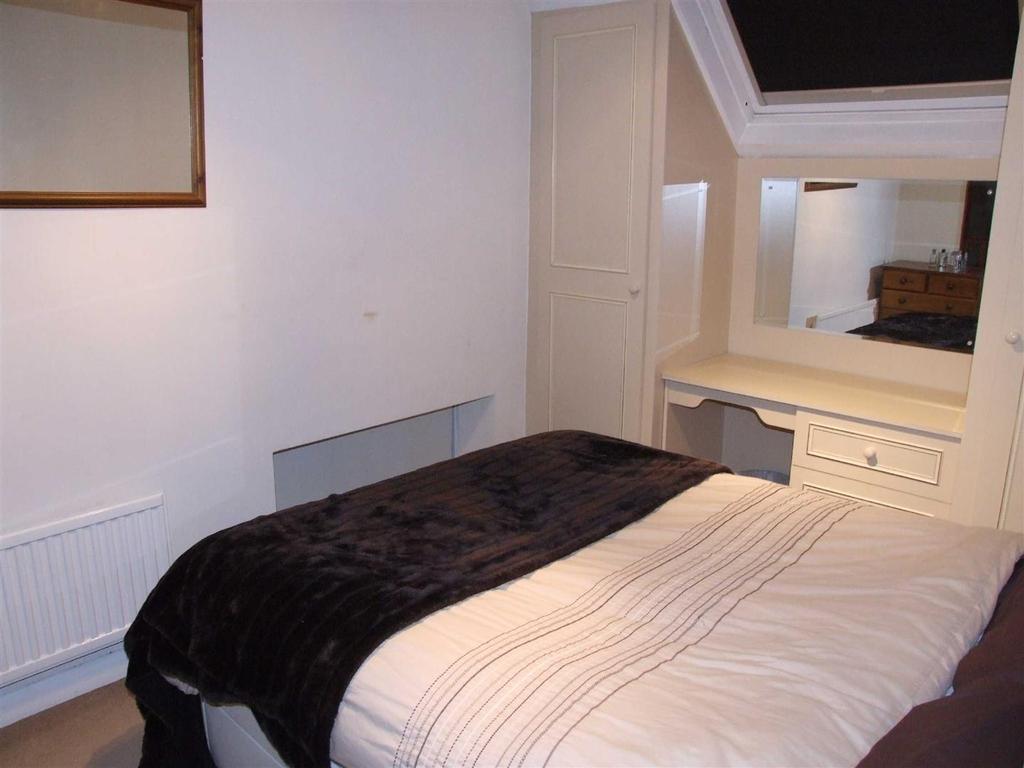 Whitbarrow Road, Lymm 2 bed duplex - £875 pcm (£202 pw)