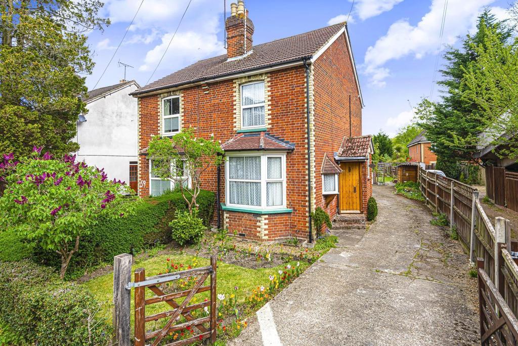 Horsell Moor, Woking, GU21 3 bed semi-detached house - £550,000