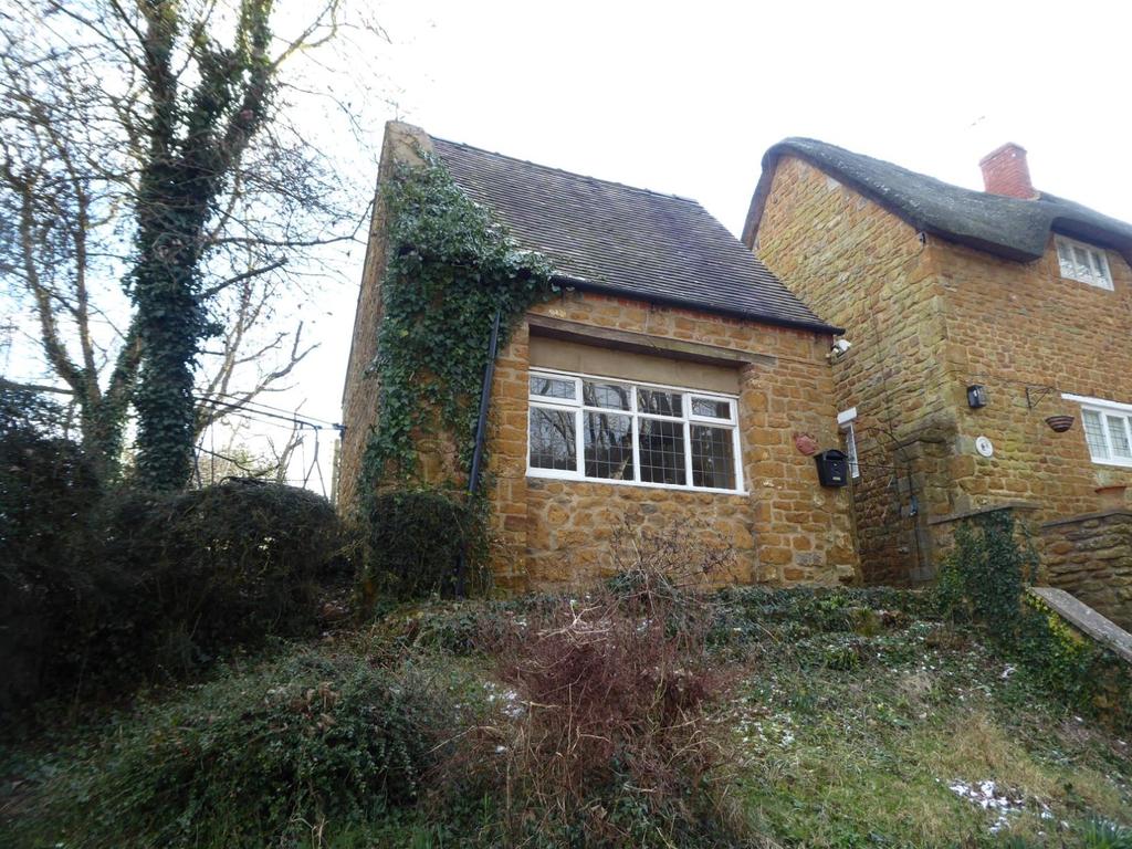 Back Hill, Shotteswell 1 bed detached house - £150,000