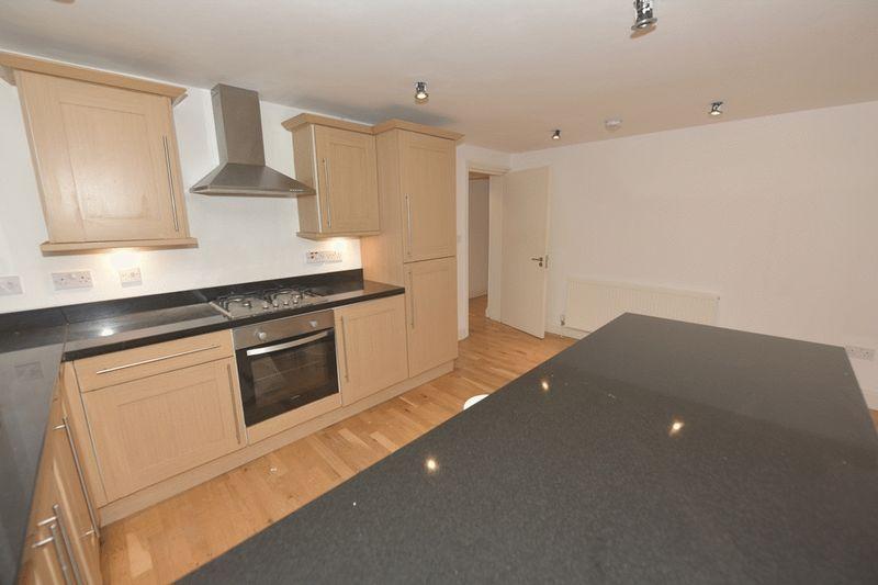 Mount Nod Road,Streatham,London 3 bed flat - £1,750 pcm (£404 pw)