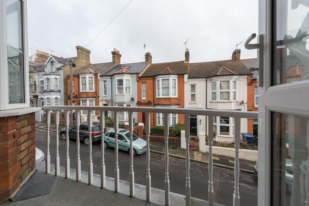 Albert Road, Ramsgate 2 bed flat - £750 pcm (£173 pw)