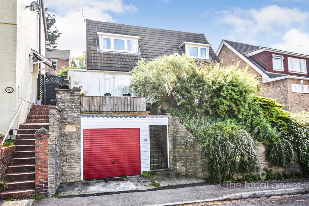 Farningham Road, Caterham 2 bed detached house - £425,000