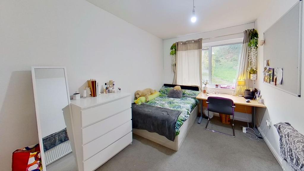 Guildford Park Avenue, GU2 7NN 1 bed in a house share - £520 pcm (£120 pw)