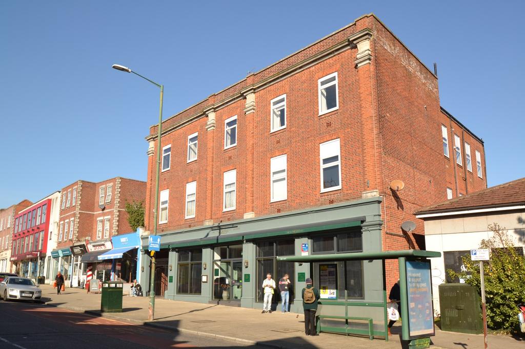 Southbourne 2 bed flat - £900 pcm (£208 pw)