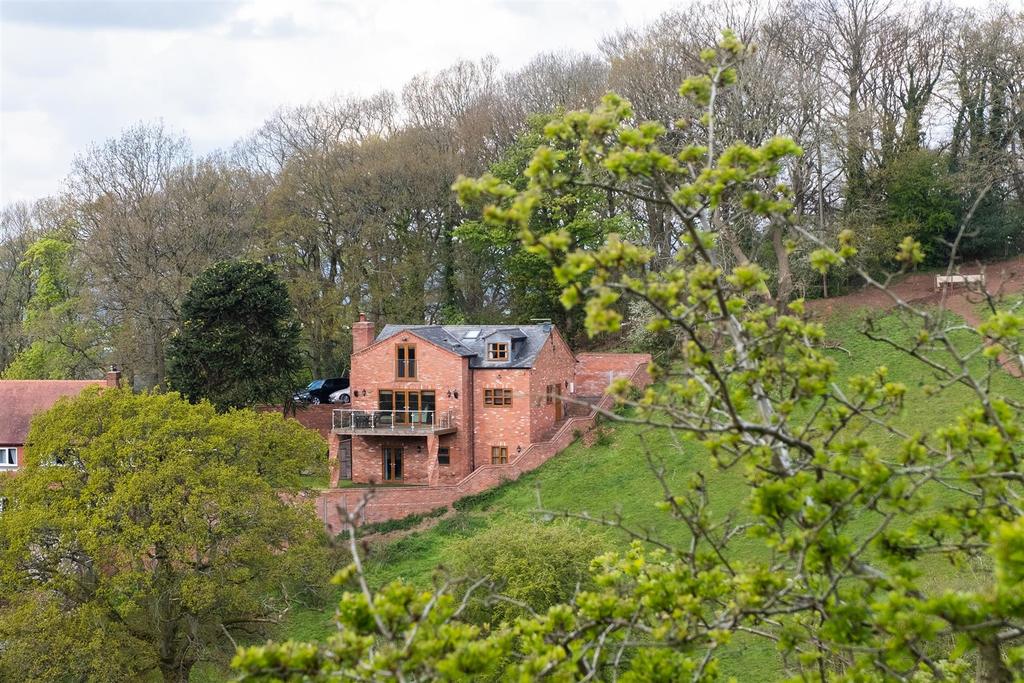 Walton Rise, Clent, Stourbridge 4 bed detached house - £650,000
