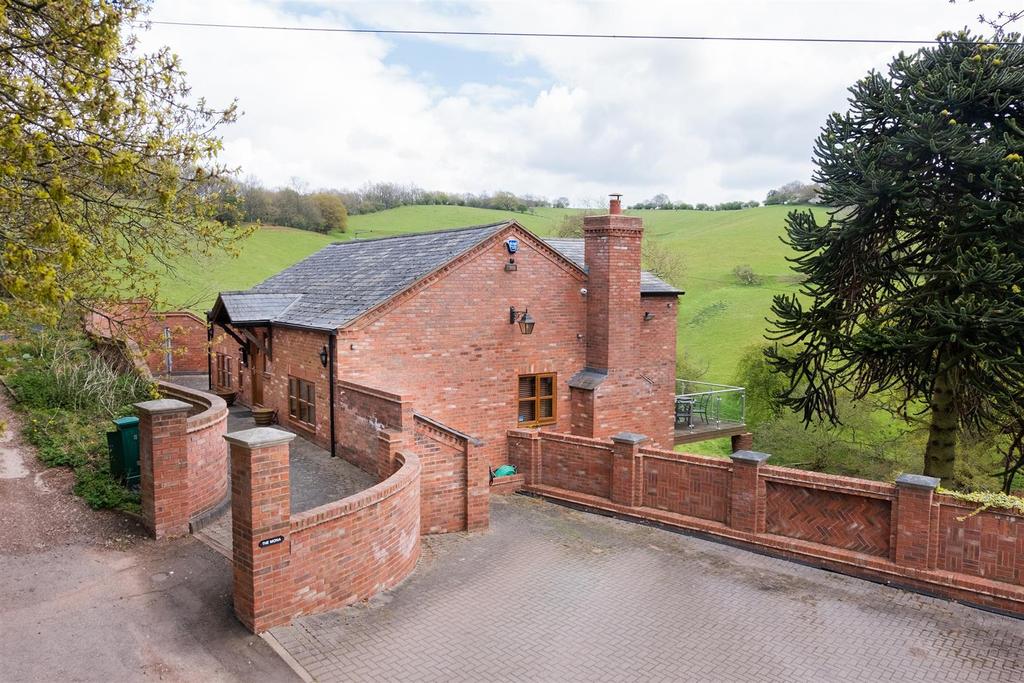 Walton Rise, Clent, Stourbridge 4 bed detached house - £650,000