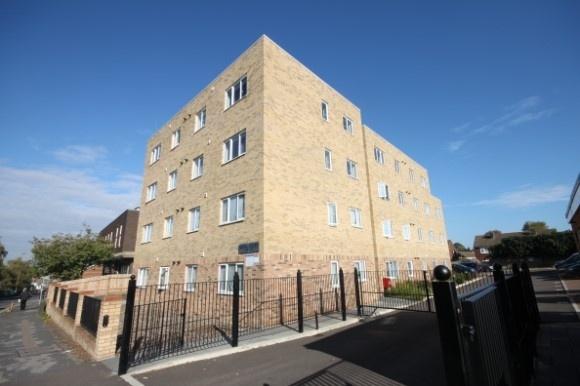 Royal Court, Marsh Road, Luton, LU3 1 bed flat - £850 pcm (£196 pw)