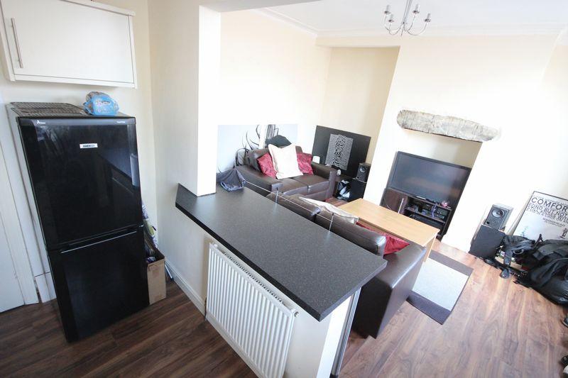 Barnborough Street, Burley. 2 bed house - £795 pcm (£183 pw)