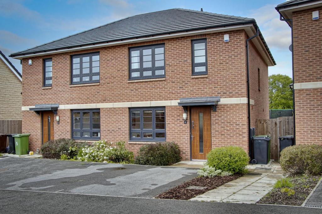 Low Hall Fold, Horsforth 2 bed semi-detached house - £300,000