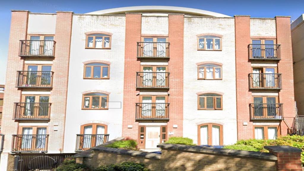 Approach Road, Barnet, EN4 2 bed apartment - £1,500 pcm (£346 pw)