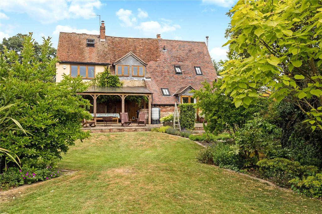 Twyning, Tewkesbury, Gloucestershire... 4 bed detached house - £2,995 ...