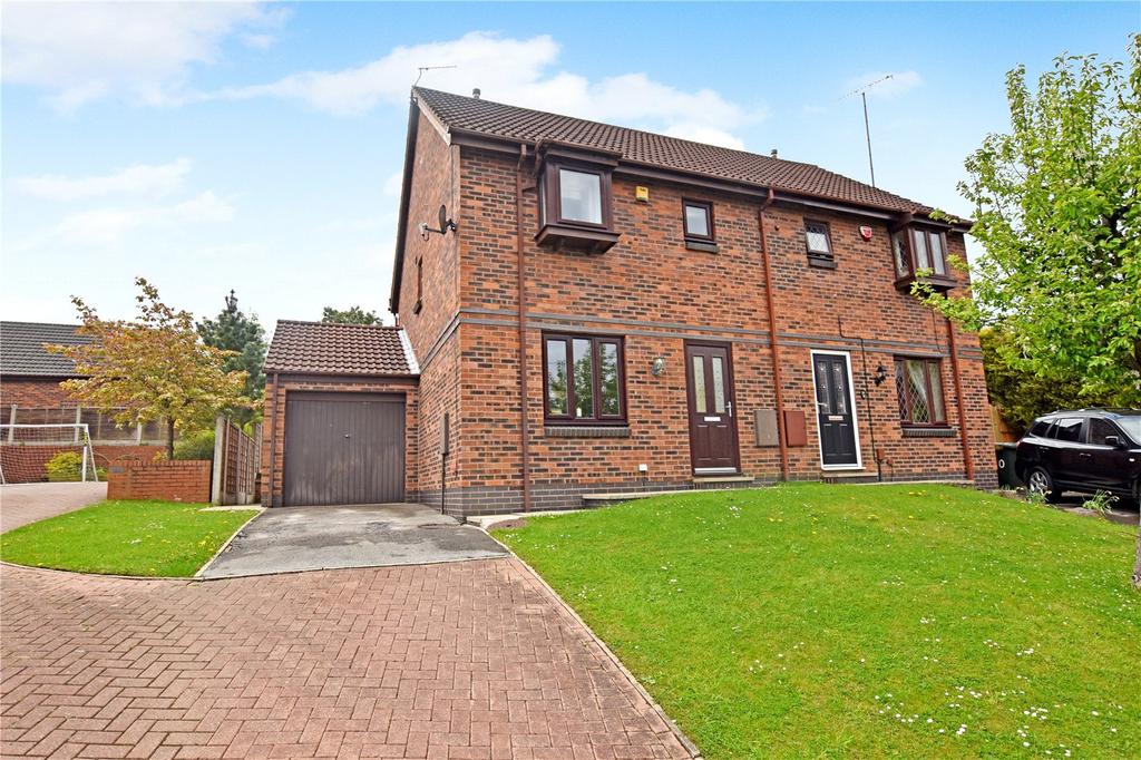 Ibbetson Drive, Churwell, Morley, Leeds 3 bed semi-detached house - £ ...