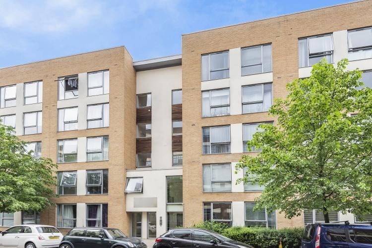 Peckham Grove Peckham SE15 2 bed flat - £1,450 pcm (£335 pw)