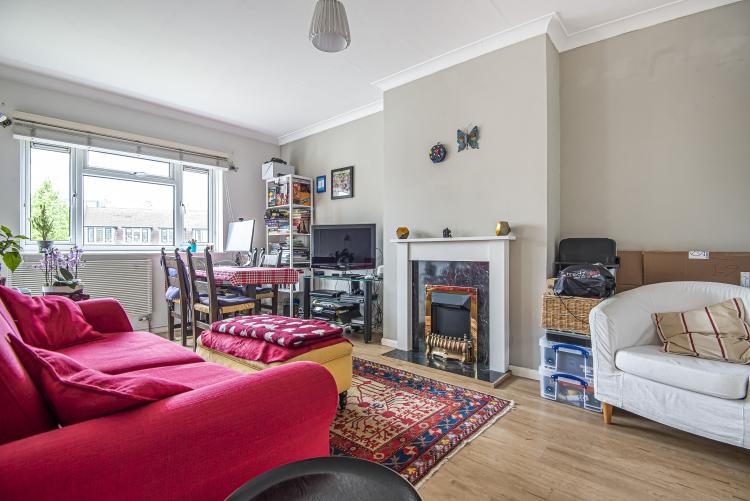 St. John's Hill London SW11 1 bed apartment - £1,300 pcm (£300 pw)