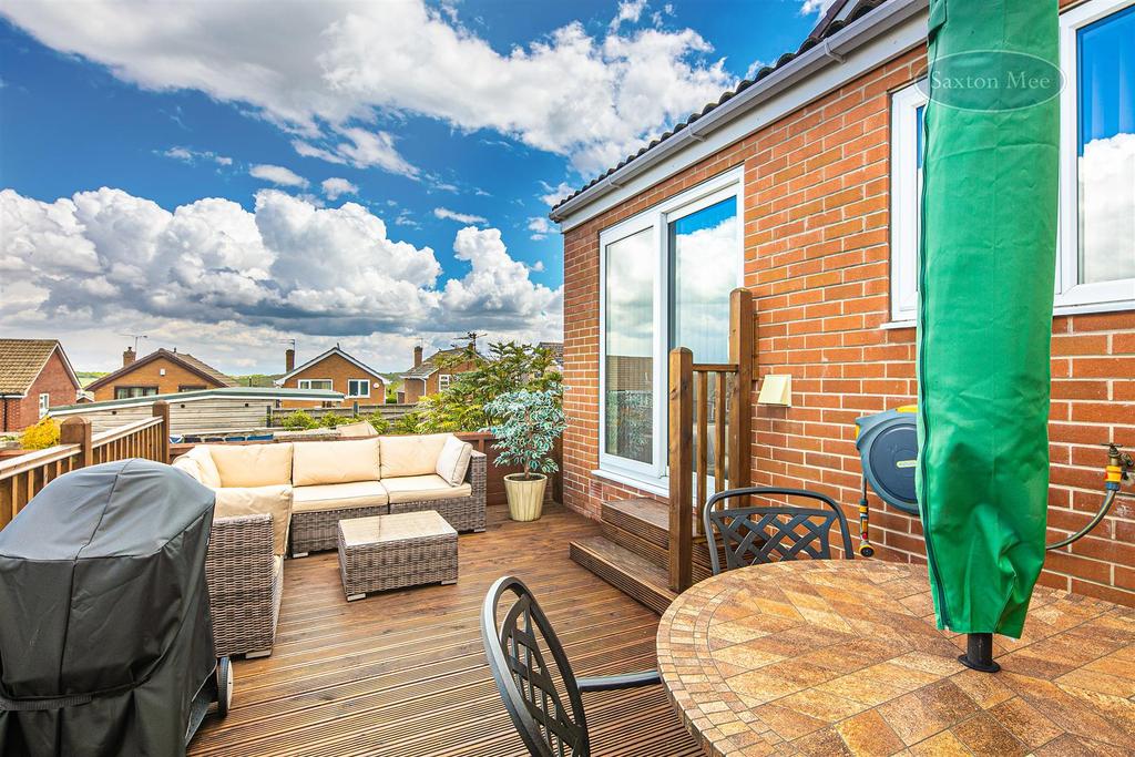 Townend Lane, Deepcar, S36 2TS 3 bed detached house - £280,000