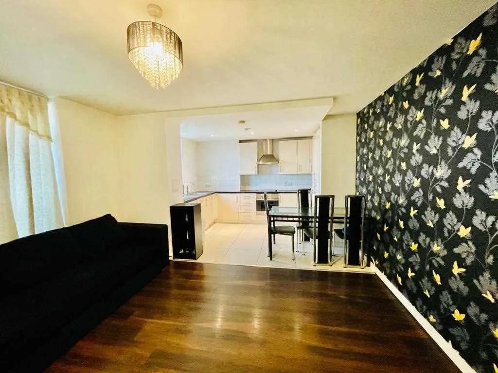 Middlesex, UB3 2 bed flat - £2,000 pcm (£462 pw)