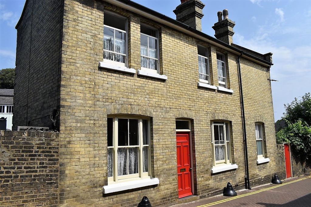 Love Lane, Rochester, Kent ME1 2 bed semi-detached house - £400,000