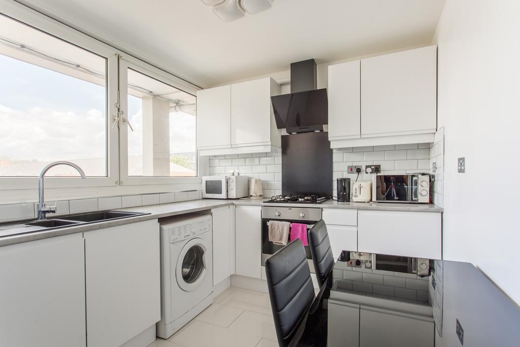 Pevensey House, E1 3 bed maisonette - £400,000