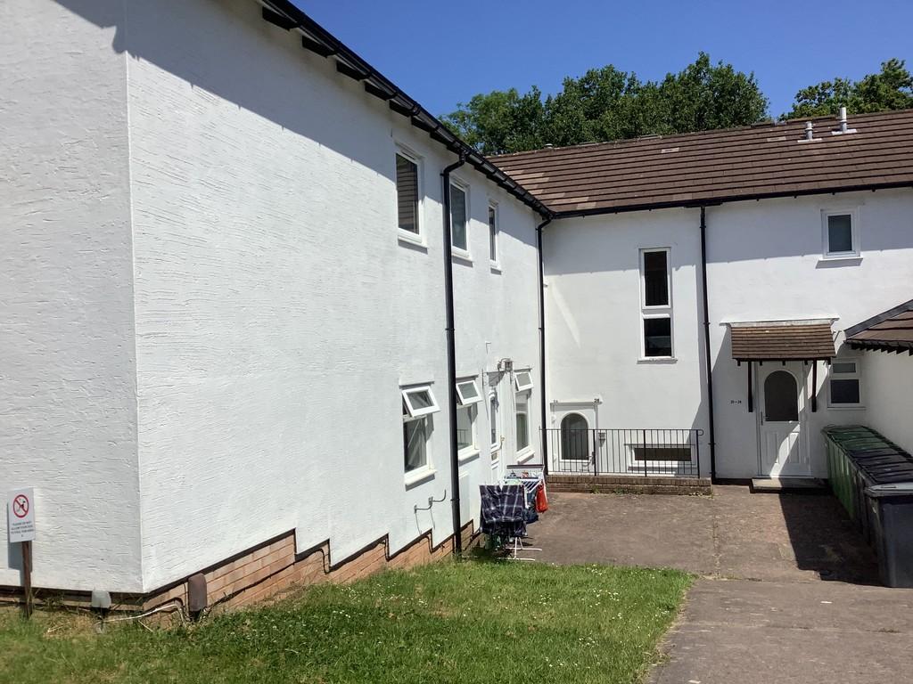 Hadrian Drive Exeter 2 Bed Ground Floor Flat £900 Pcm £208 Pw