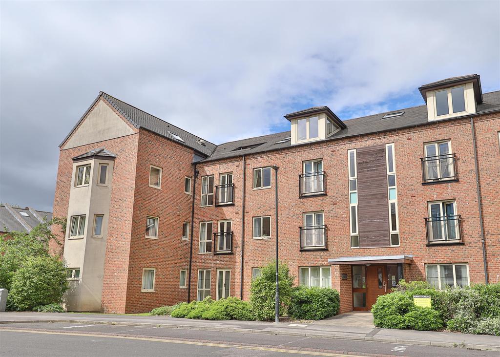 Richmond House, Lawrence Square, York 2 bed flat - £875 pcm (£202 pw)