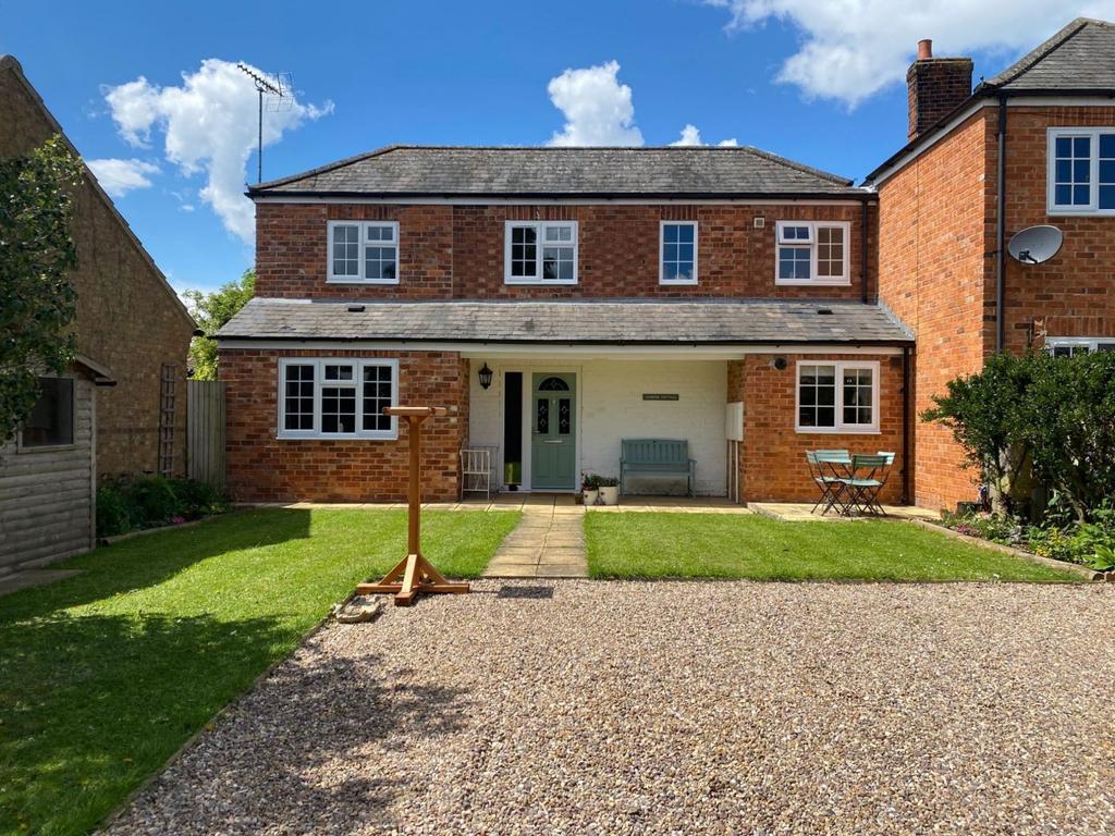 Manor Close, Harpole, Northampton NN7... 2 bed semi-detached house - £ ...