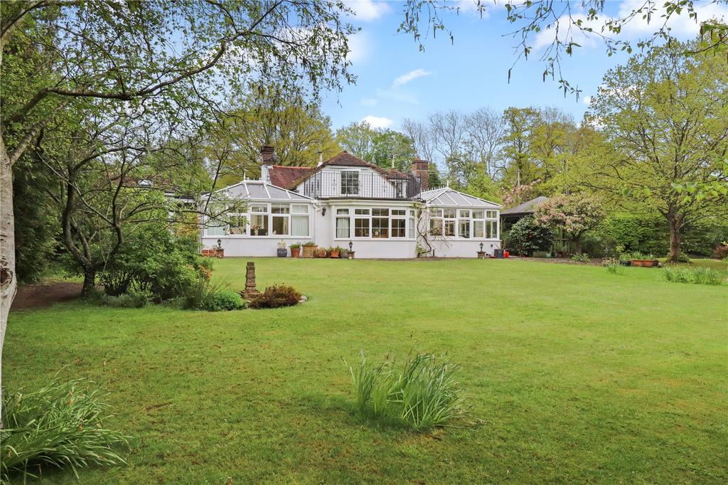 Cowbeech, Hailsham, East Sussex, BN27 5 bed detached house - £800,000