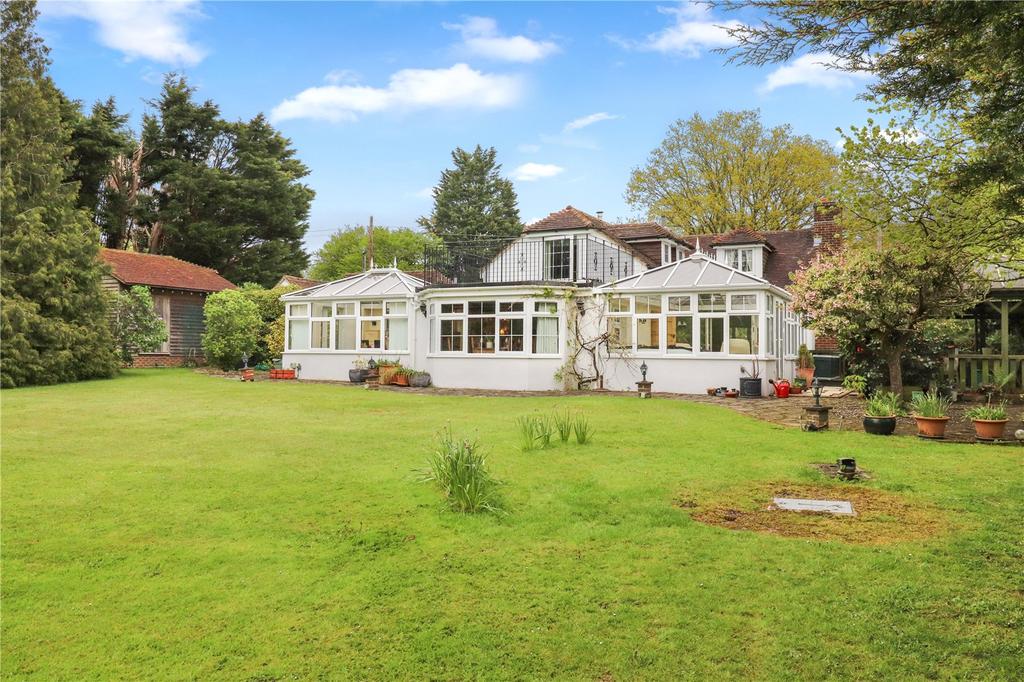 Cowbeech, Hailsham, East Sussex, BN27 5 bed detached house - £800,000
