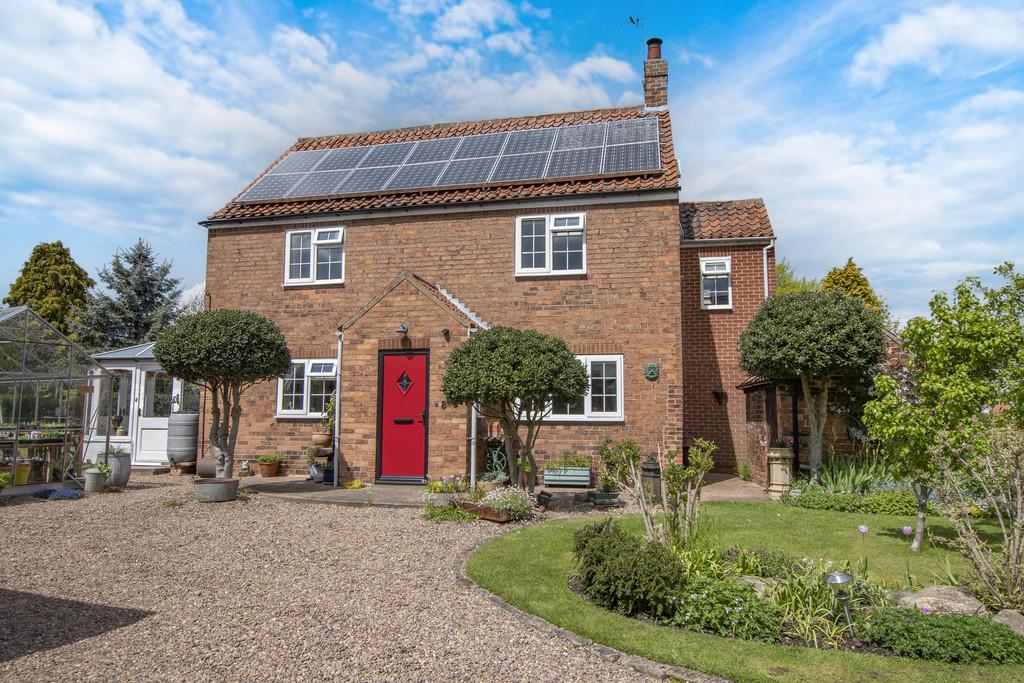 Sutton Lane, Sutton cum Lound, Retford 3 bed detached house - £350,000