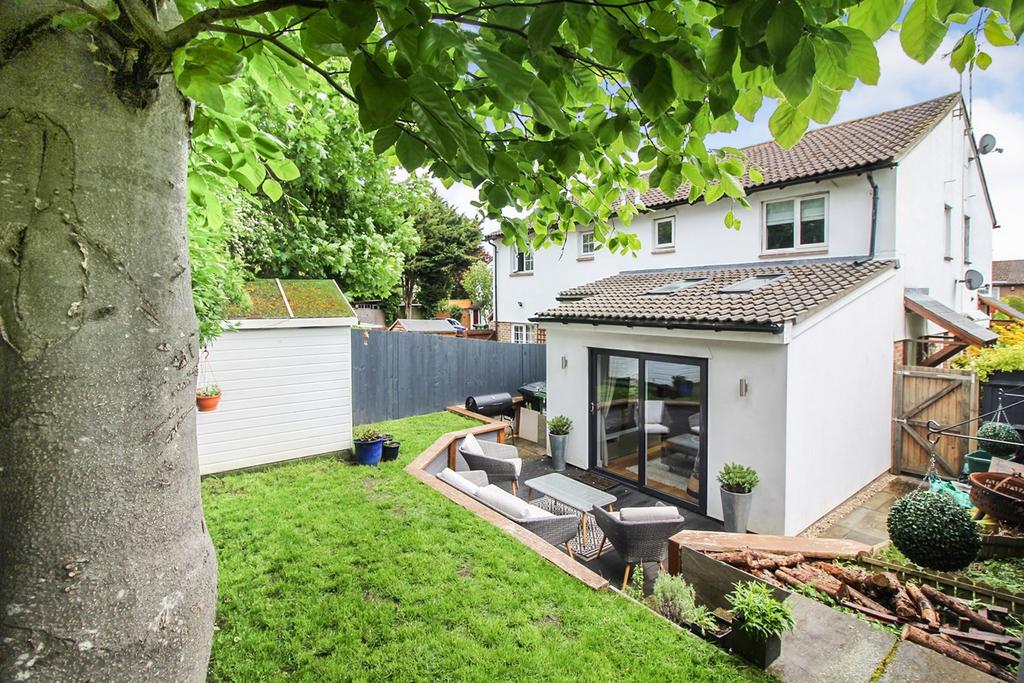 Hatfield Court, Calcot, Reading, RG31 2 bed terraced house - £300,000