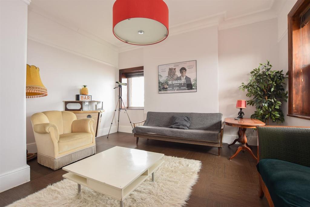 Grosvenor Gardens, St. Leonards-On-Sea 2 bed flat - £300,000