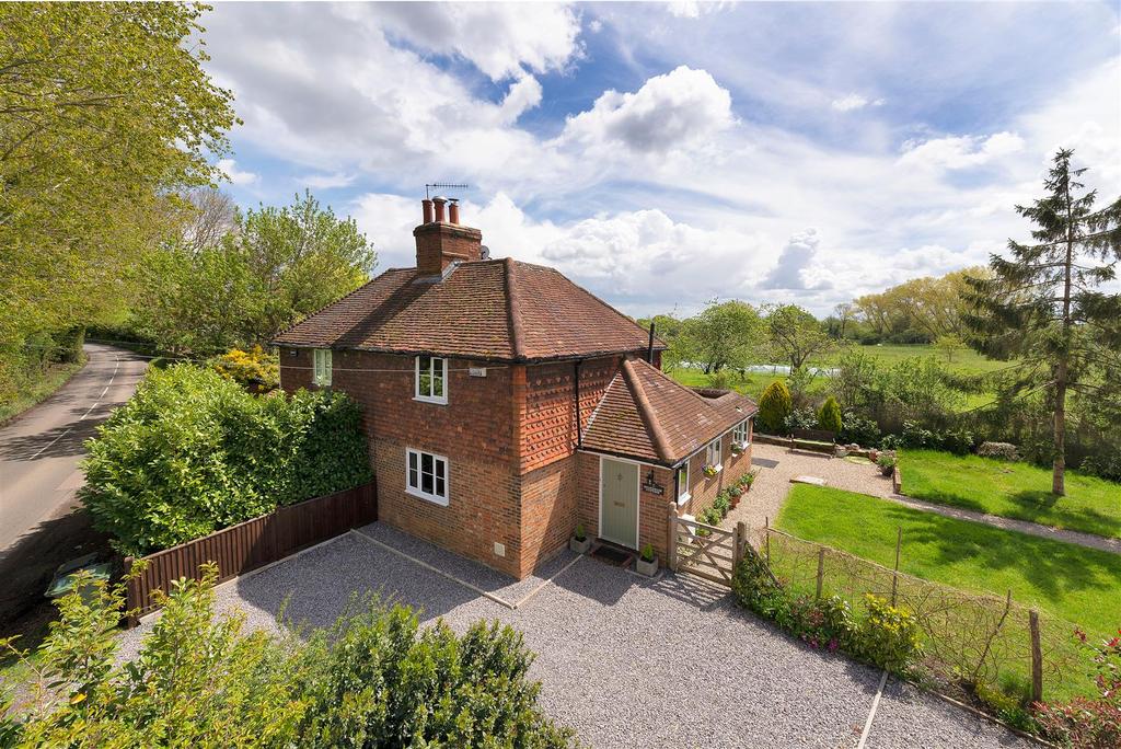 Gravelly Ways, Laddingford, Maidstone 2 bed semi-detached house - £525,000