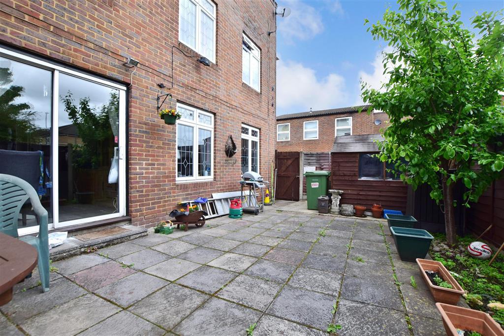 Compton Place, Erith, Kent 4 bed semi-detached house - £350,000