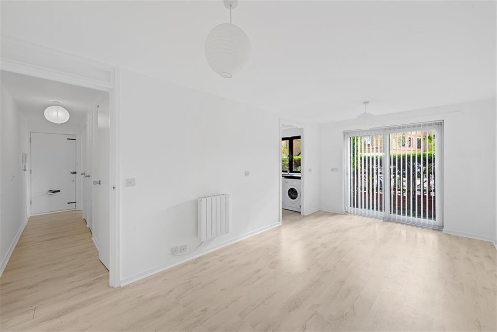 Riverside Close, London, E5 1 bed apartment - £325,000