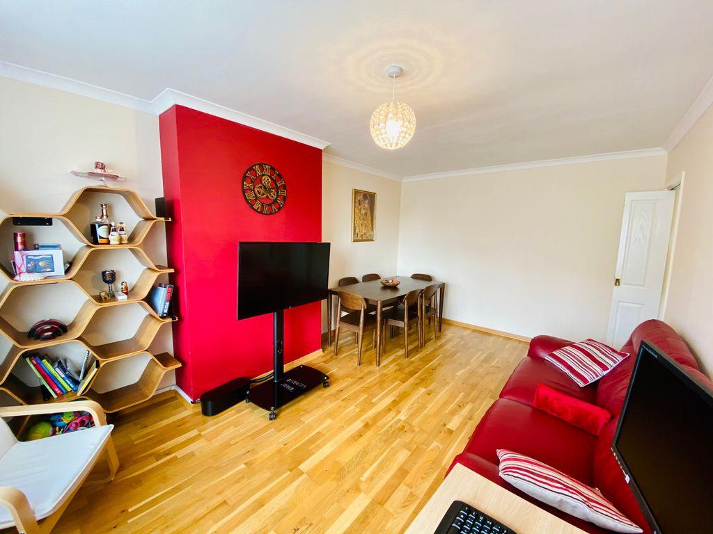 Standard Road, Bexleyheath DA6 8DR 2 bed maisonette - £275,000
