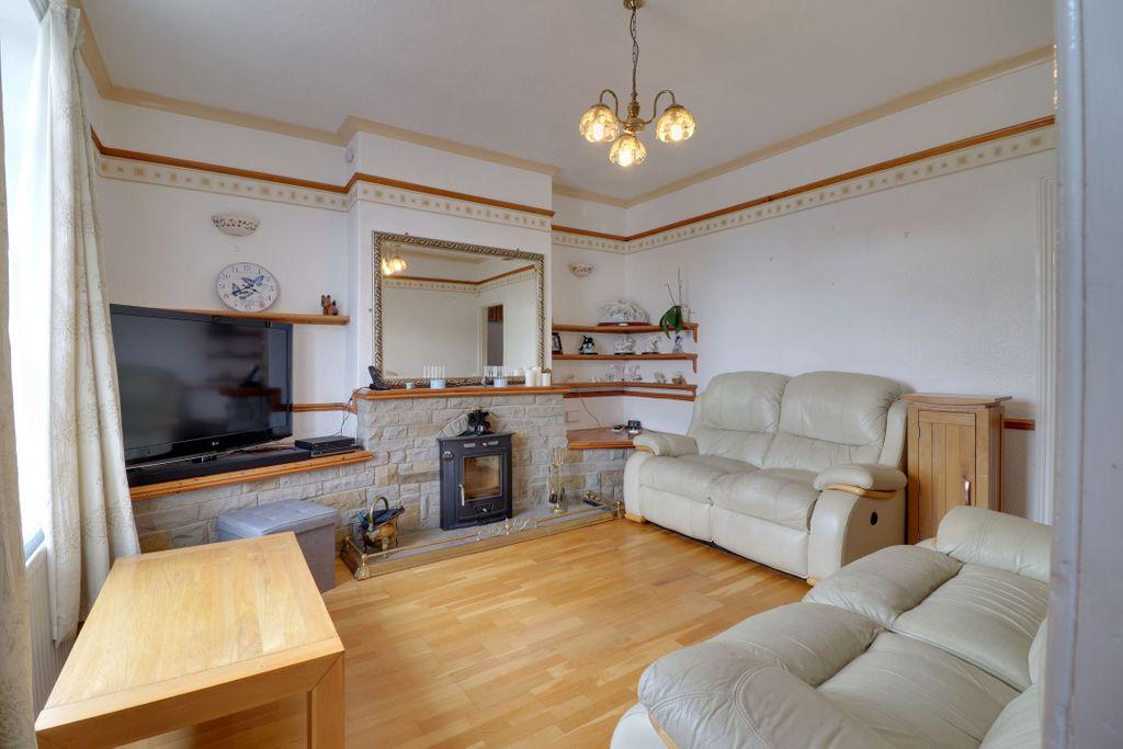 Helme Lane, Meltham, Holmfirth HD9 5RD 3 bed semi-detached house - £155,000