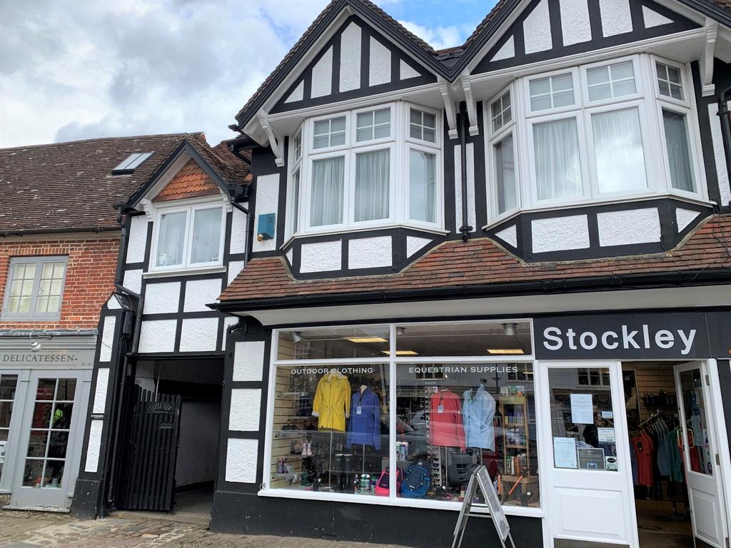 North Street, Midhurst, GU29 3 bed flat - £1,195 pcm (£276 pw)