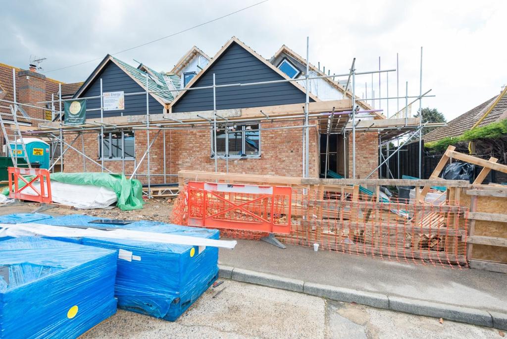 Cliff View Road, Cliffsend 4 bed semi-detached house - £475,000