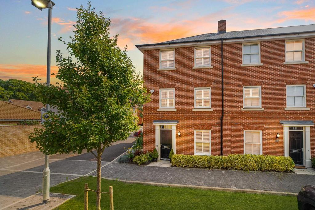 Swallowtail Glade Stanway 3 Bed End Of Terrace House £375 000