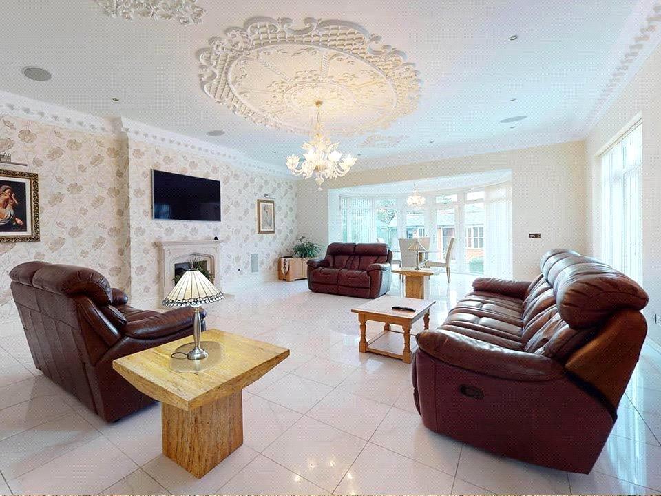 Hawkley Meade, Hockley, Essex, SS5 5 bed detached house - £1,695,000