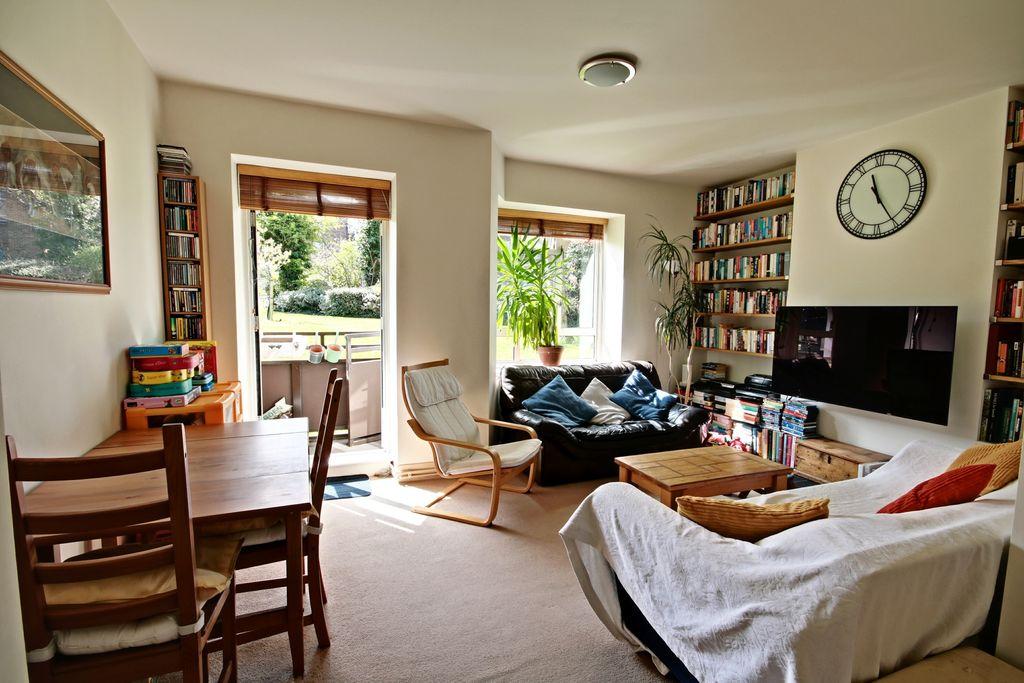 Andrew House, Toland Square, London ... 2 bed ground floor flat - £375,000