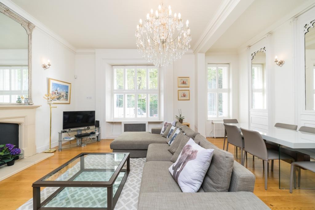 Onslow Square South Kensington SW7 2 bed apartment - £4,637 pcm (£1,070 pw)